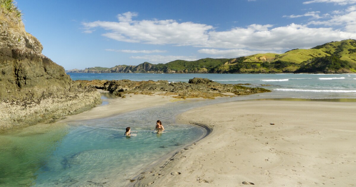 Cooling off at Elliot Bay | Hiking New Zealand (HikingNZ)